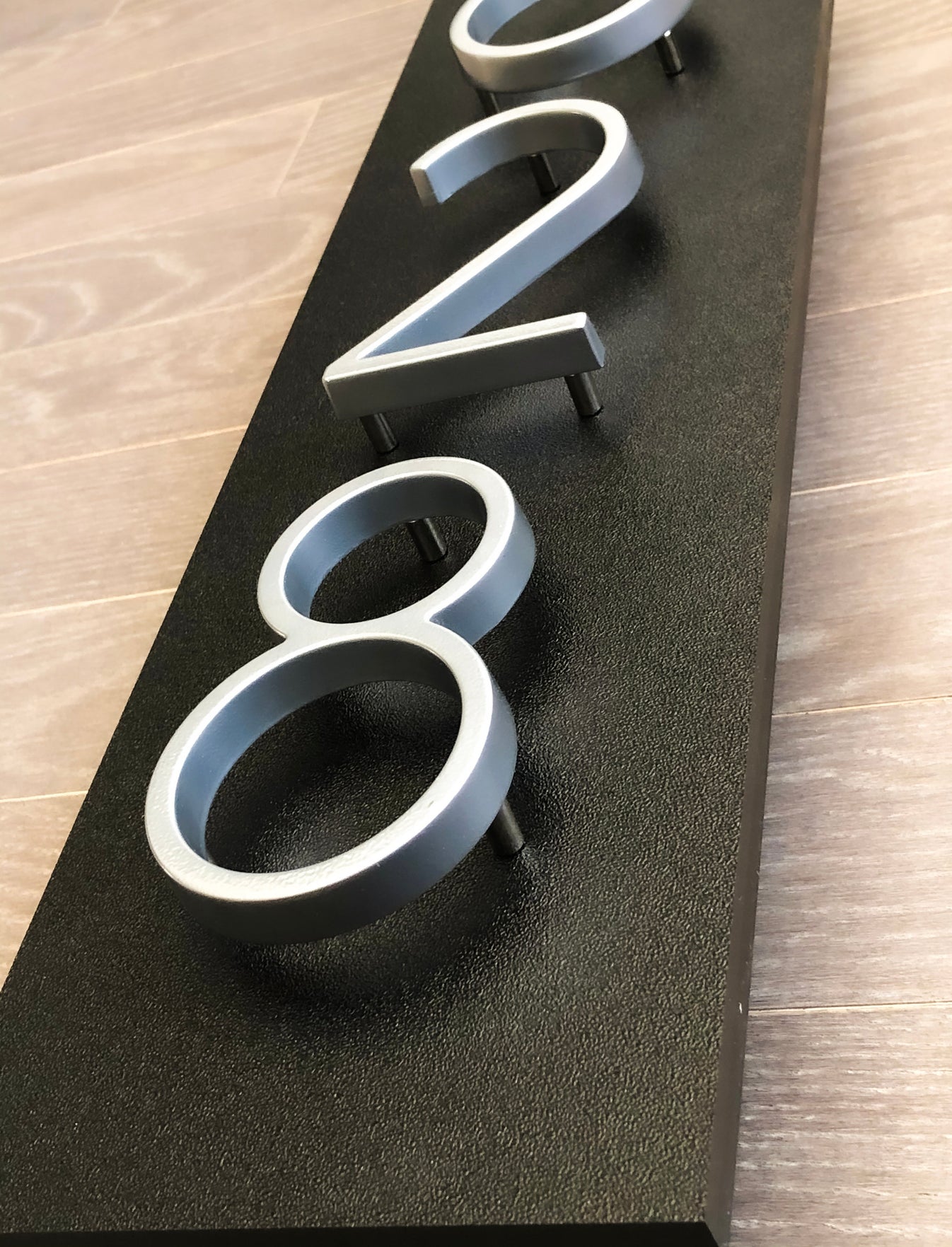 Address sign with METAL numbers available in vertical and horizontal m ...